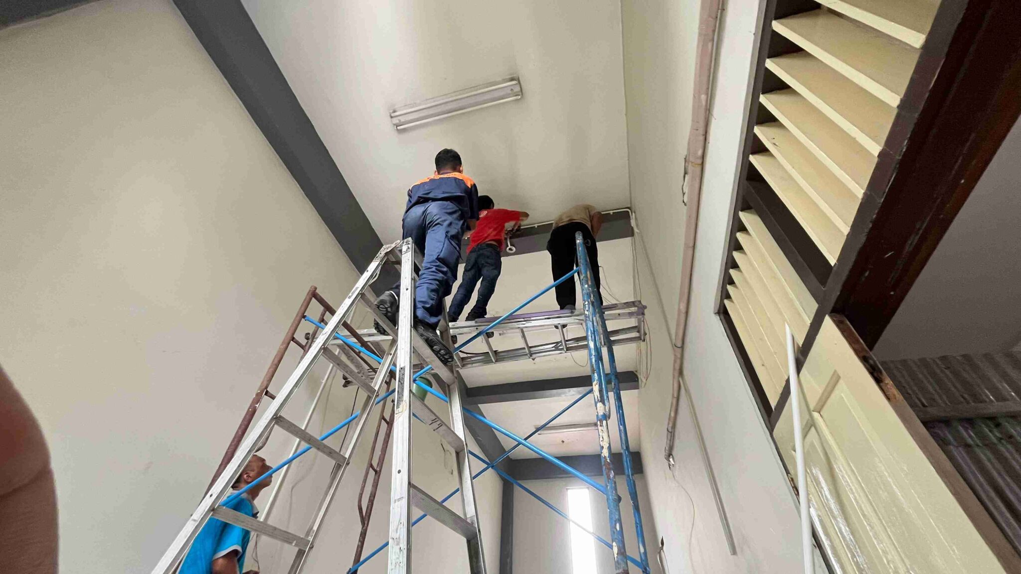 Instalasi Fire Alarm di Gedung C dan CC FKIP UMS: Komitmen Biro Aset ...
